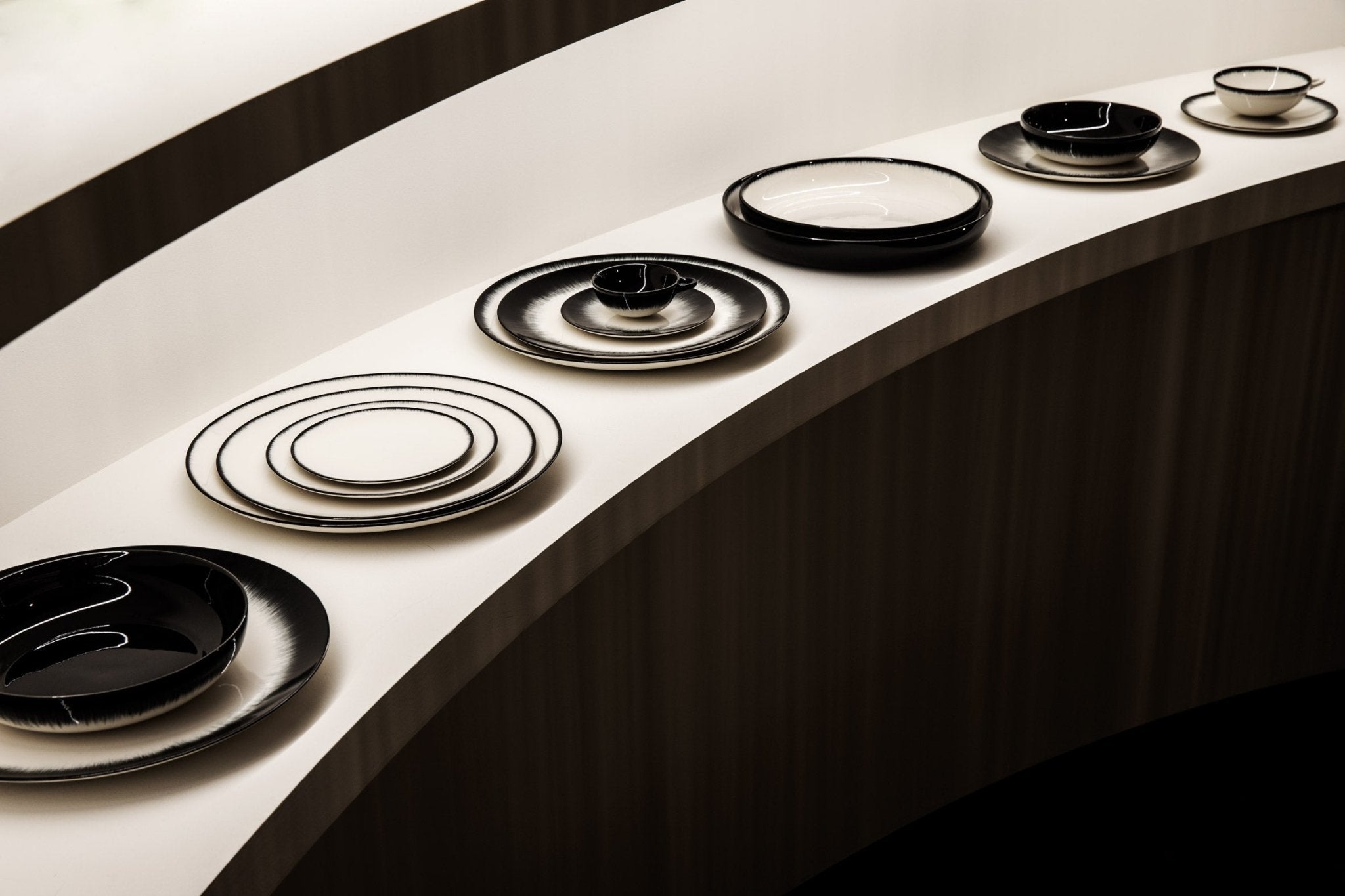 Ann Demeulemeester - Serax un concept au design minimaliste – LECLAIREUR